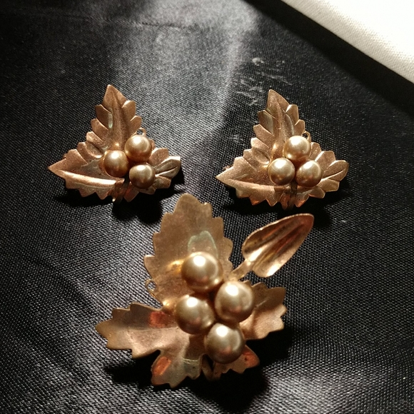 Vintage Leaf Pins | Jewelry | Vintage 3piece Gold Tone Leaf Pins | Poshmark